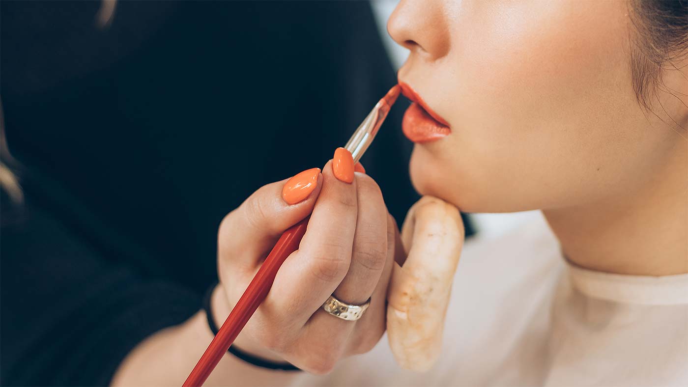 【大阪】プロが似合うメイクを教えてくれるレッスンのあるサロン9選 | パーソナルカラー診断おすすめナビ